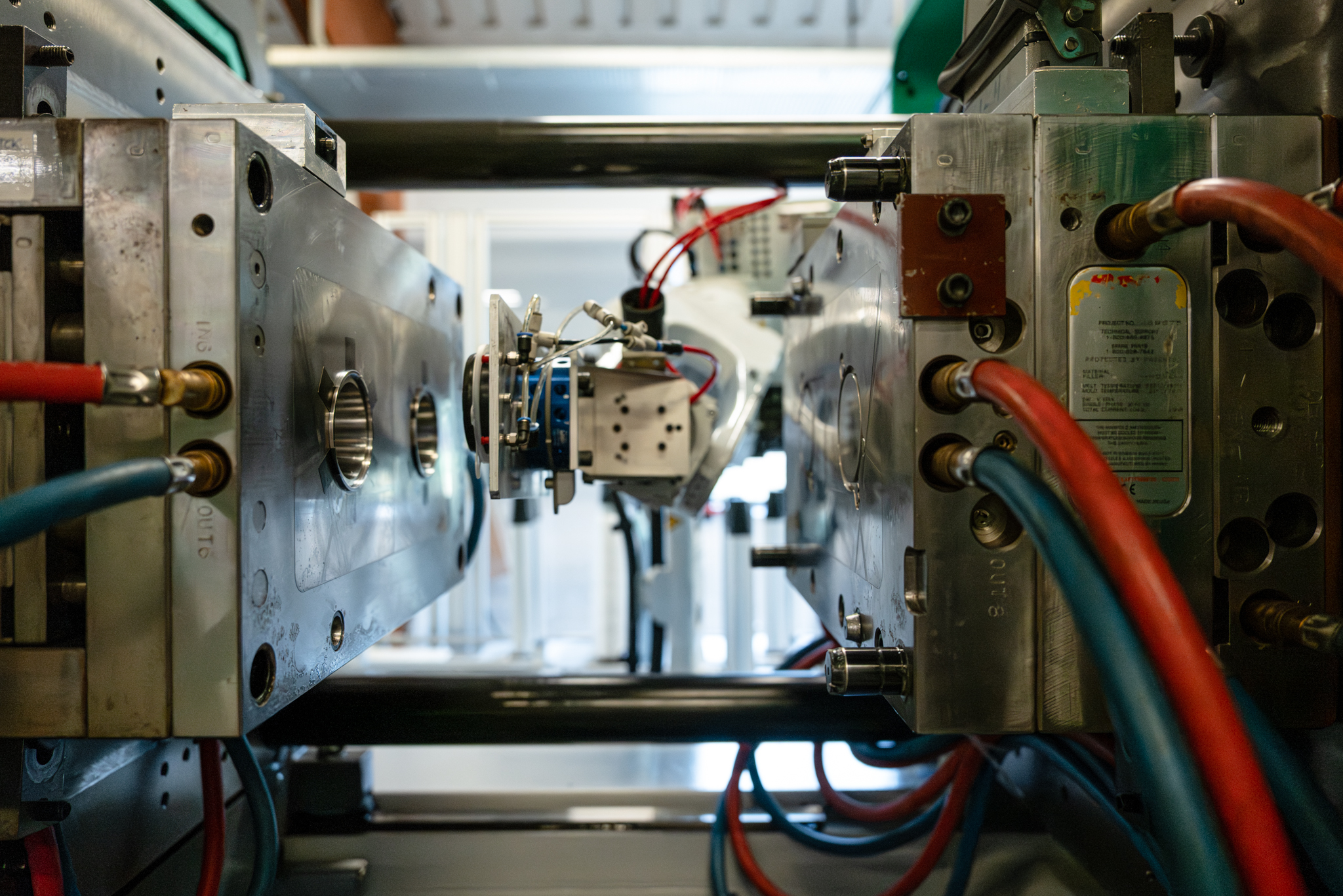 Metal Replacement: When Plastics Outperform Metals | Webinar | SP Moulding